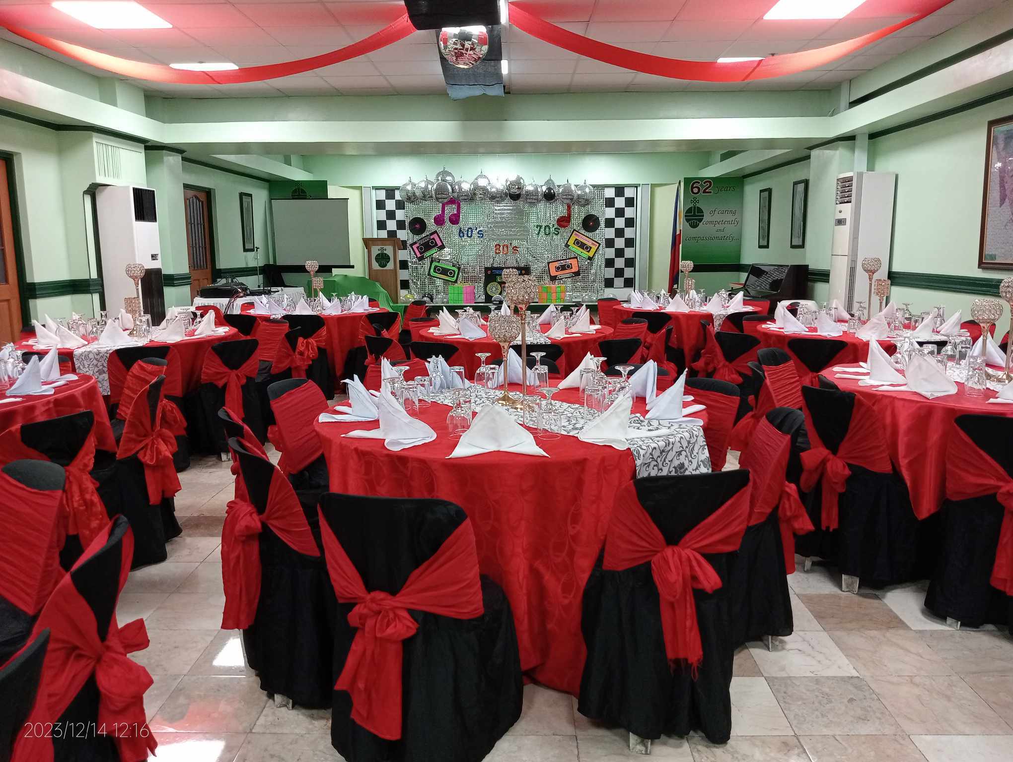 Experience the Extravaganza with Party Package Gold